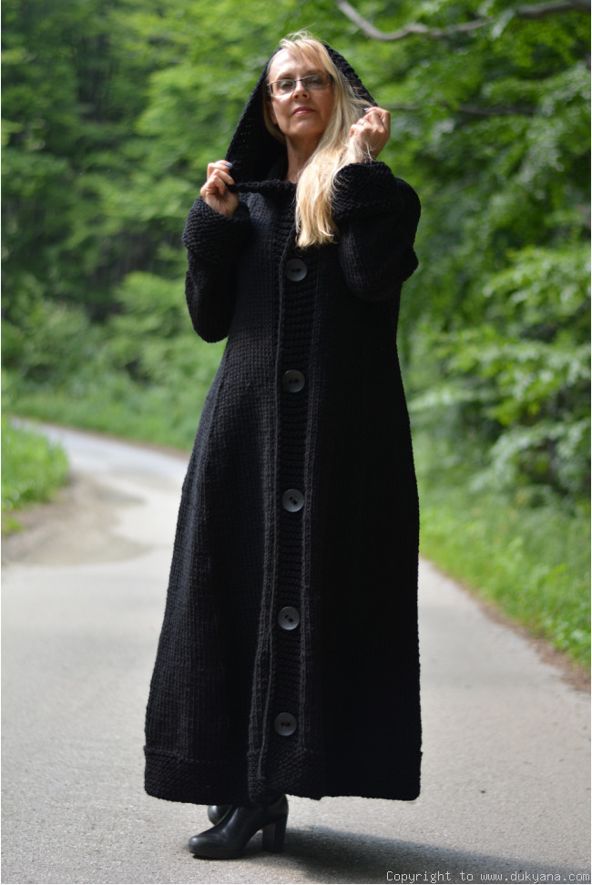 Flared wool cardigan handknit in black/CA122