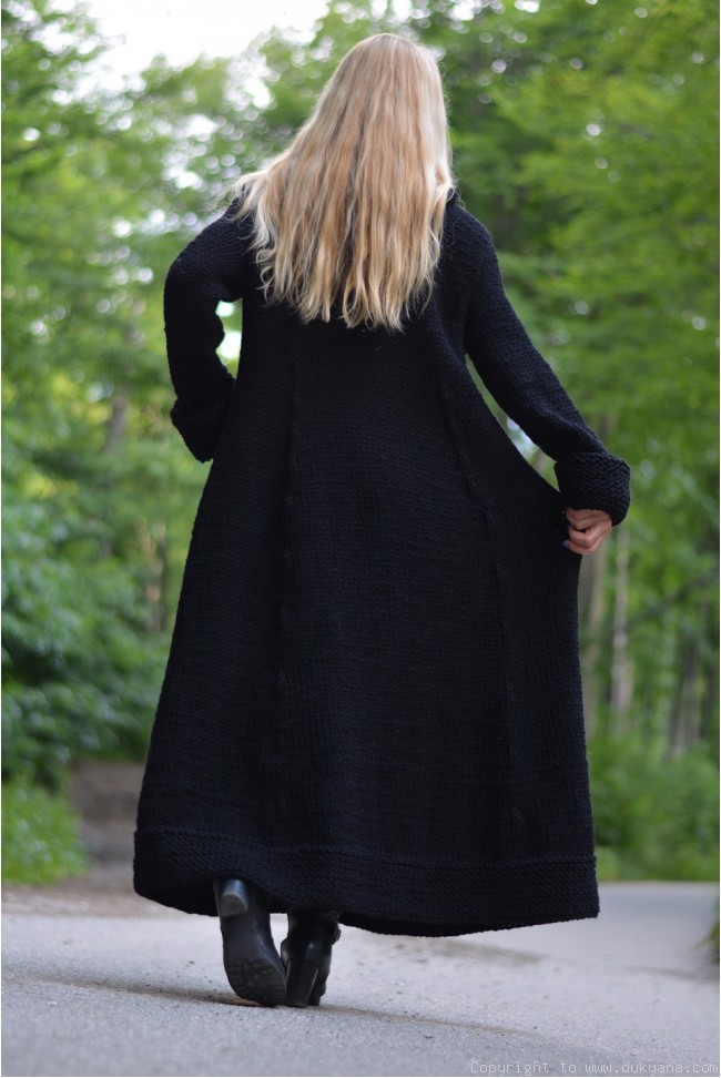 Flared wool cardigan handknit in black/CA122