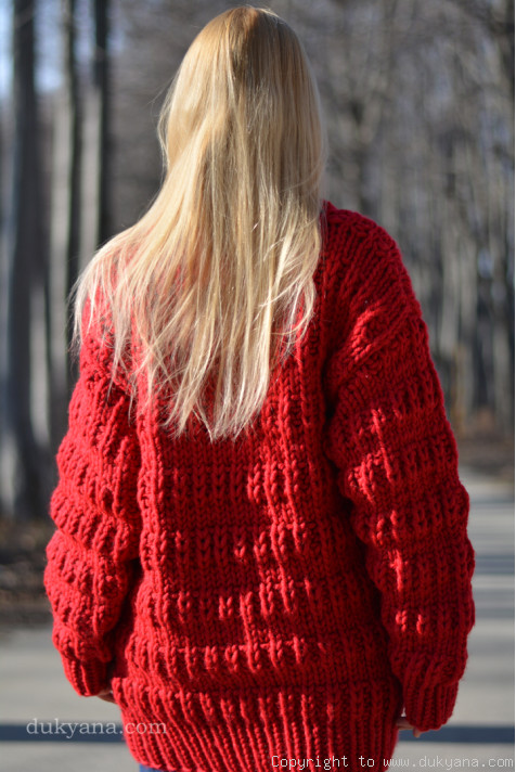 Knitted mens chunky turtleneck sweater in red/TM76