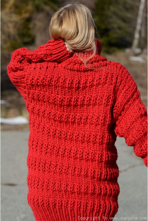 Knitted mens chunky turtleneck sweater in red/TM76